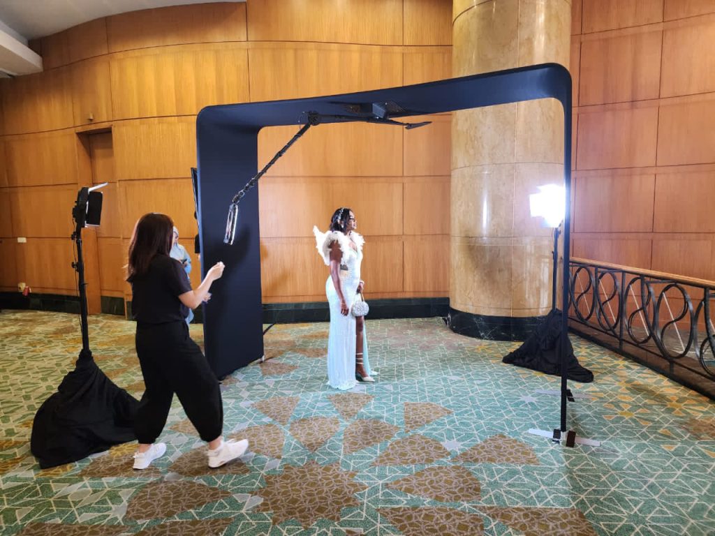 Overhead 360 - PopTheBox