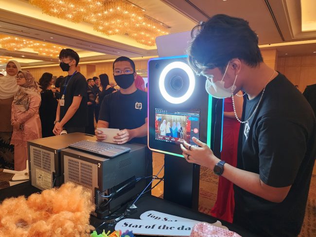 Neon Booth - PopTheBox